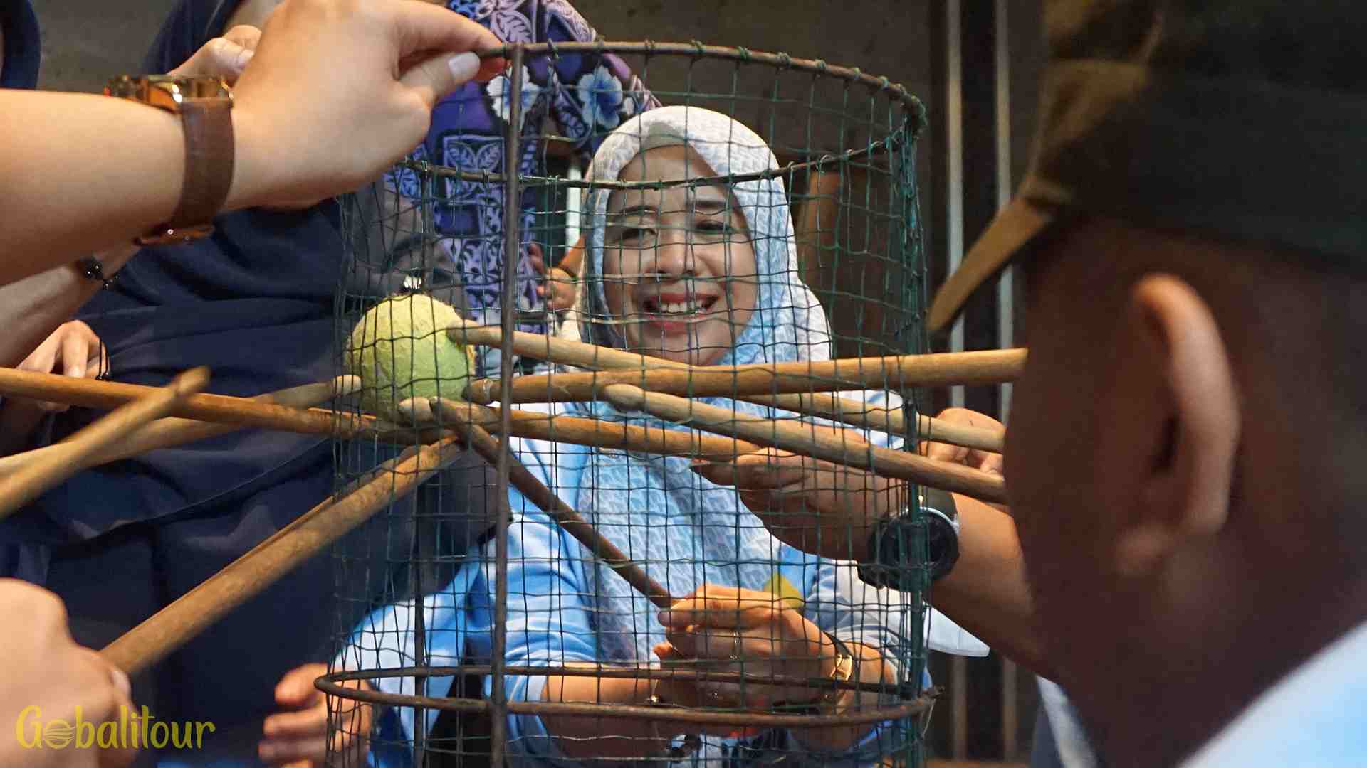 Bali Indoor Games - Team Building di lakukan di dalam ruangan.