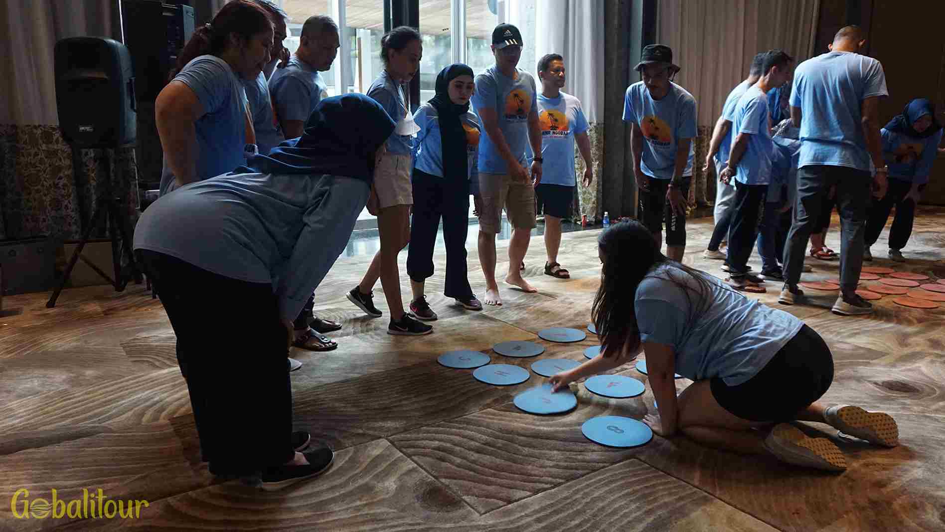 Bali Indoor Games - Team Building di lakukan di dalam ruangan.